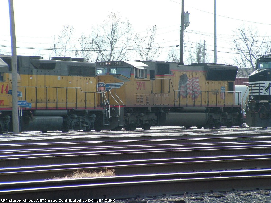 UP 3971 Building America with Flag